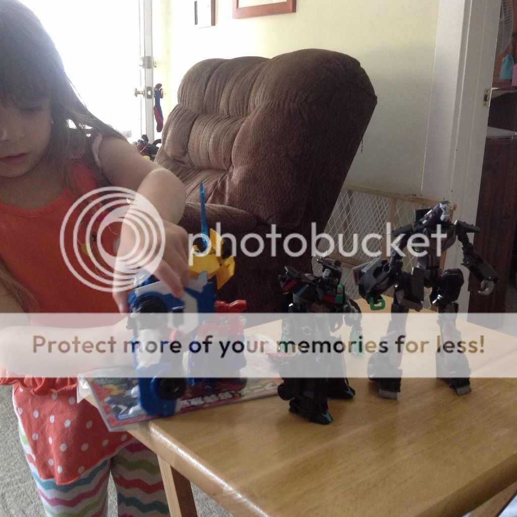 Our kids playing with Transformers | TFW2005 - The 2005 Boards