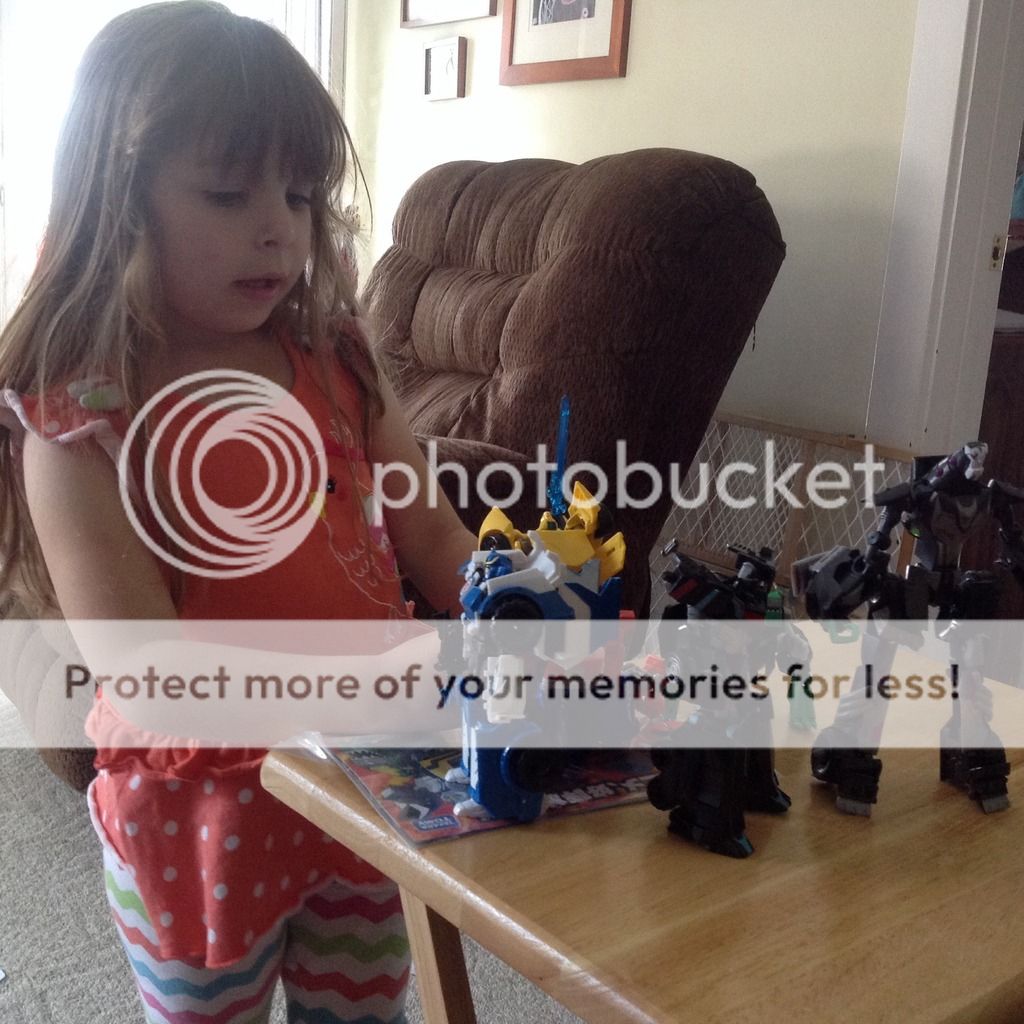 Our kids playing with Transformers | TFW2005 - The 2005 Boards